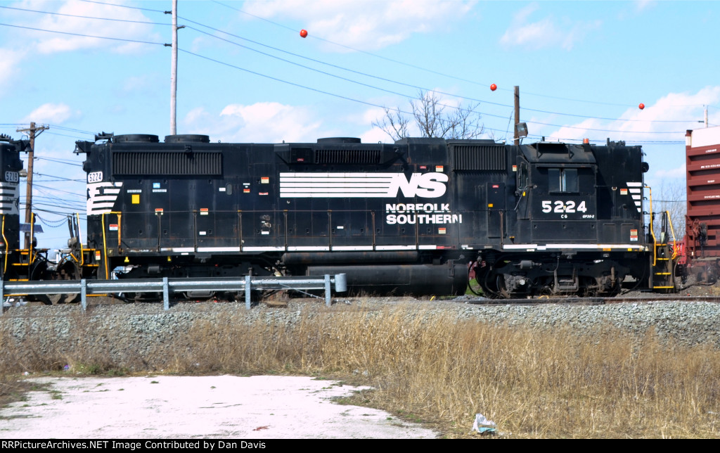 NS GP38-2!5224 trails on WPCA-05